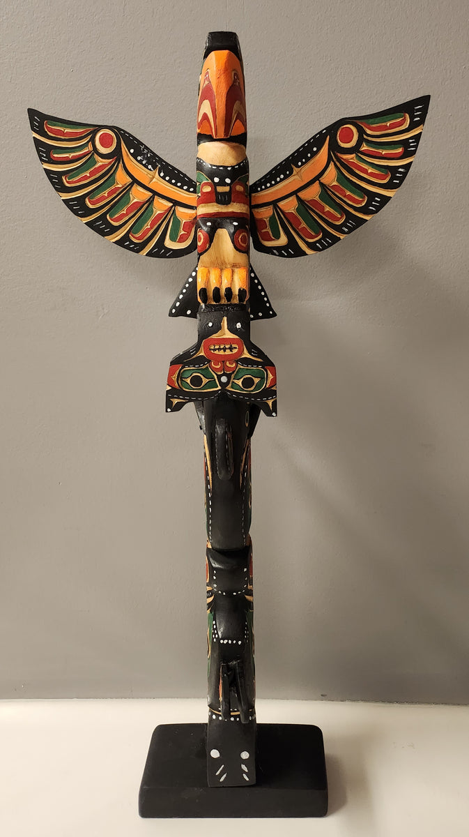 Small totem pole by Arthur Shaughnessy – U'mista Cultural Centre